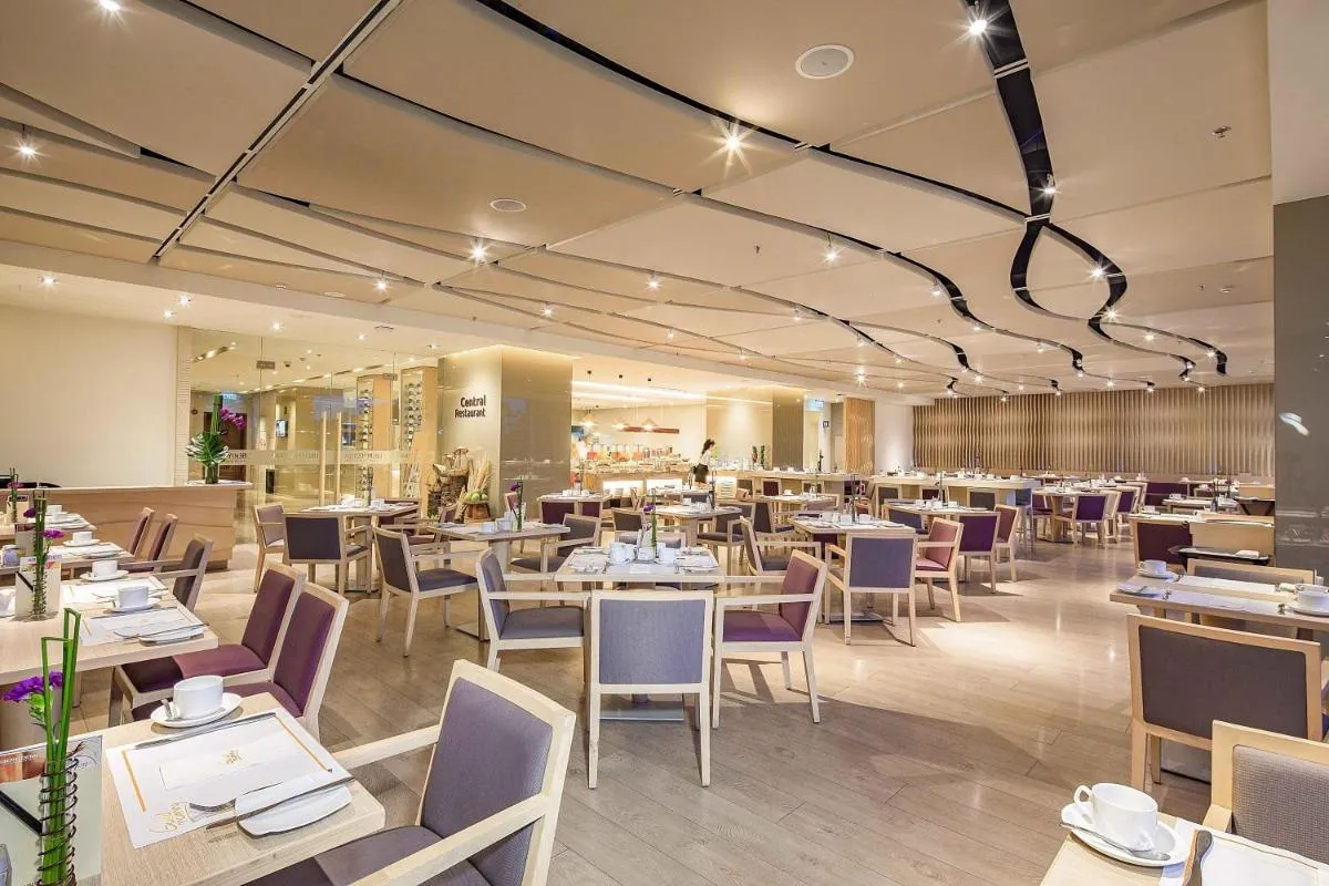 Liberty Central Saigon Riverside Hotel - Concierge service Ho Chi Minh